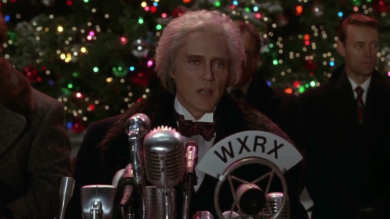 La Red Triangle Gang ataca la Ciudad Gótica - Batman Regresa 1992 ...