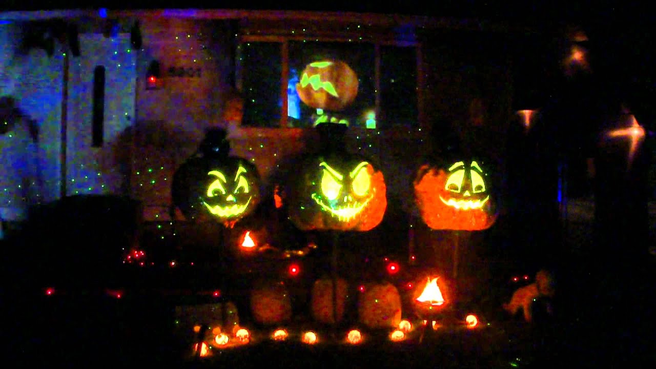 Singing Pumpkins With Flying Pumpkin.MTS - YouTube
