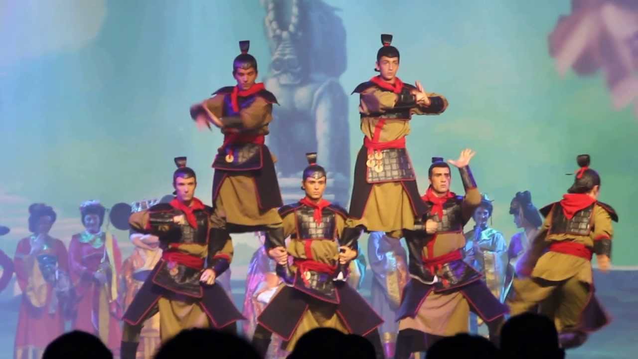 Disney Dreamers Show - Mulan & Li-Chang (2013) - Disneyland Paris - YouTube