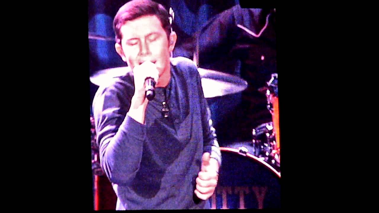 Walk In The Country- Scotty McCreery - YouTube