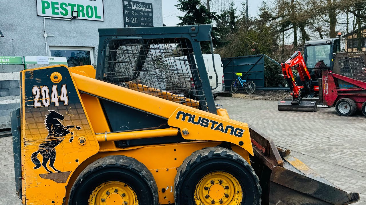 Mustang 2044, 2008r, 2540 kg wagi,43 KM silnik YANMAR 4 cylindry ...