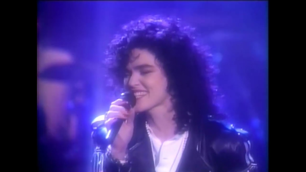 Alannah Myles - Black Velvet (1989) Live Arsenio Hall 1990 - YouTube