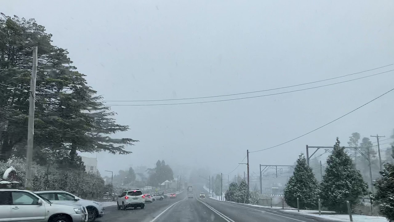 Driving into Medlow Bath - Blue Mountains Snowfall 10th June 2021 - YouTube