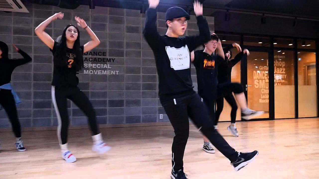 SM DANCE ACADEMY - YouTube