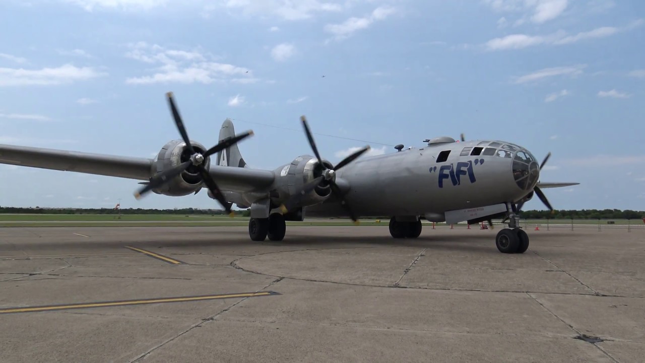 Commemorative Air Force B-29 Superfortress "FiFi" Parks at RBD - YouTube