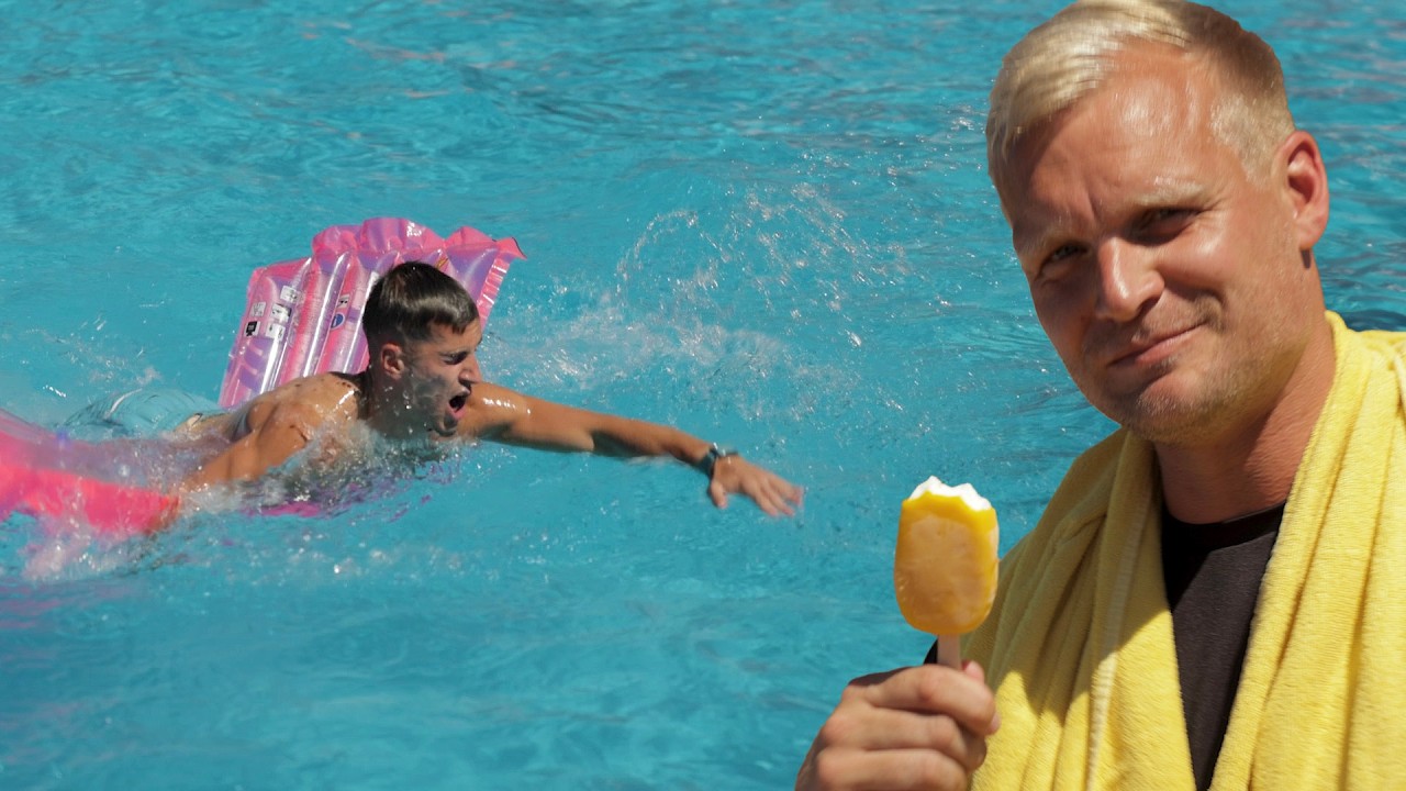 POOL PARTY on pre-season tour! 🏊‍♂️ Robins Uncut 098 - YouTube