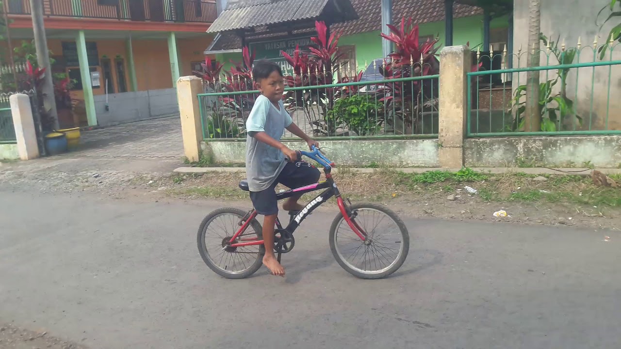 Balap liar lucu - YouTube