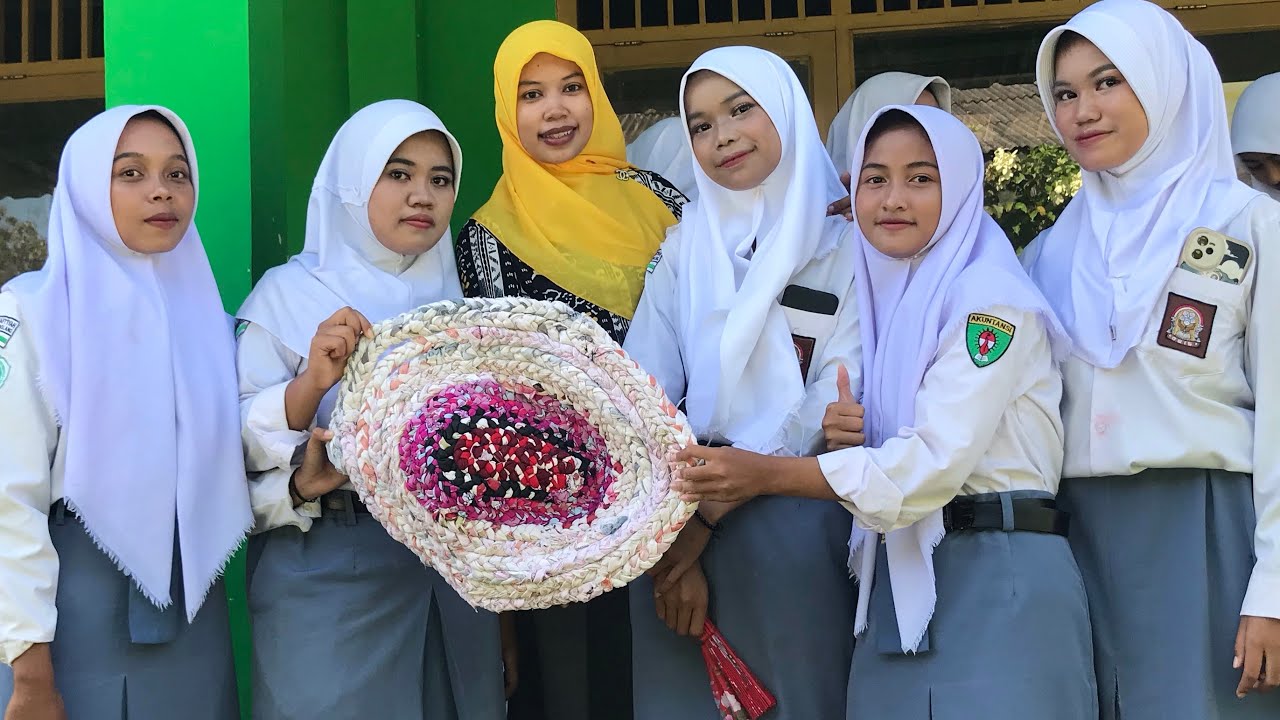 Membuat Kesed dari Kain Perca X AKL - YouTube