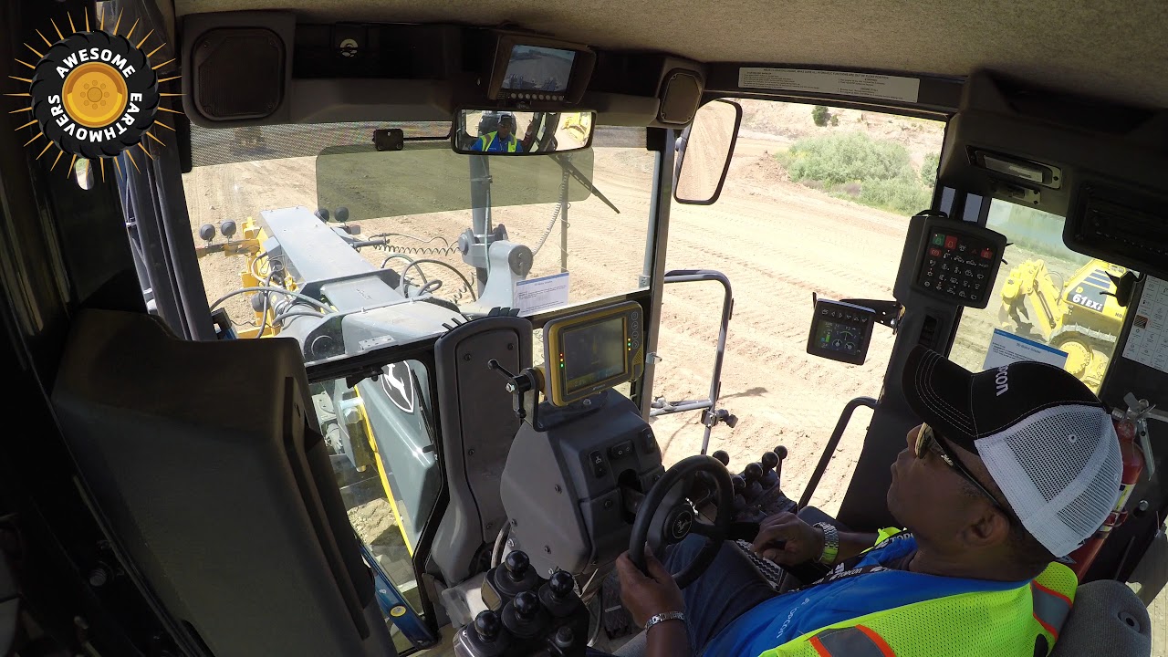 John Deere Grader Operators View - YouTube