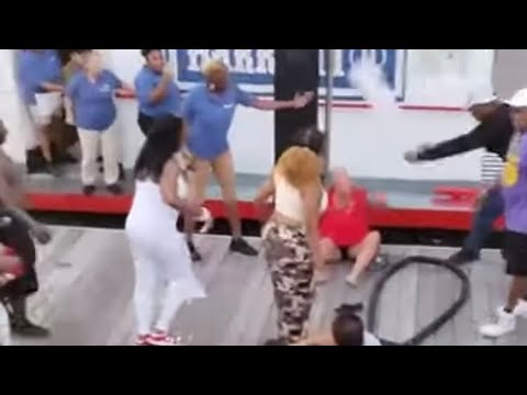 FIGHT ON BOAT IN MONTGOMERY - YouTube