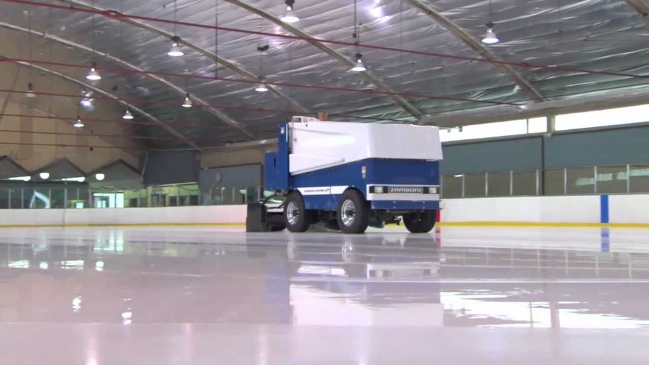 Model 552 on the ice at Paramount Iceland: 2010 - YouTube