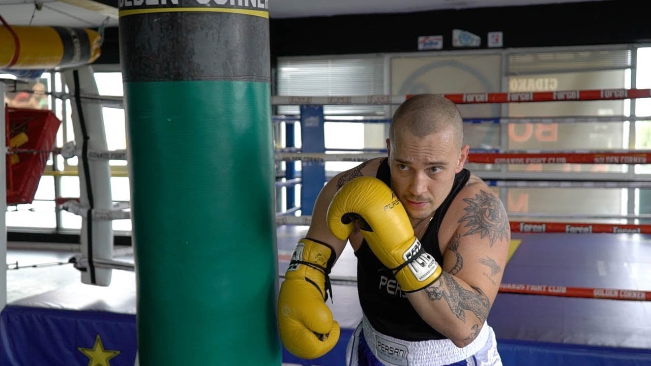 Meet The World's Only Pro One-Armed Boxer - YouTube