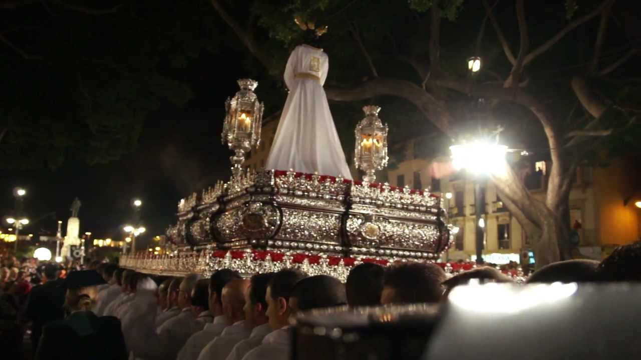 El trono del Cautivo pasando por la Alameda. Semana Santa de Malaga ...