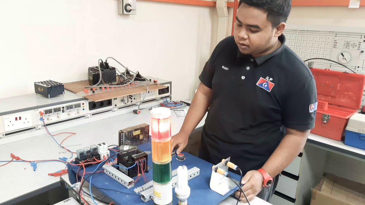 ILP TANGKAK-PROJEK PLC OMRON SEMESTER 3(A) 2019 - YouTube