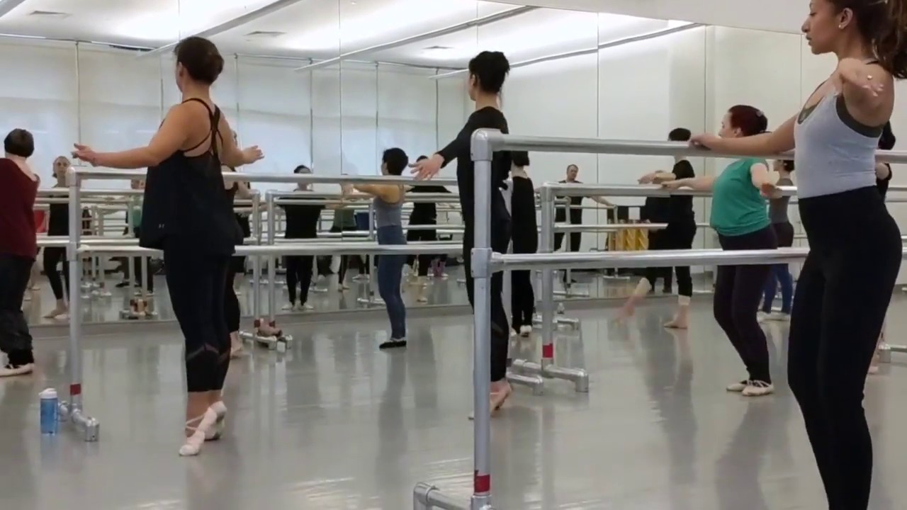 Finis Jhung teaches beginners to keep an eye on their supporting side ...