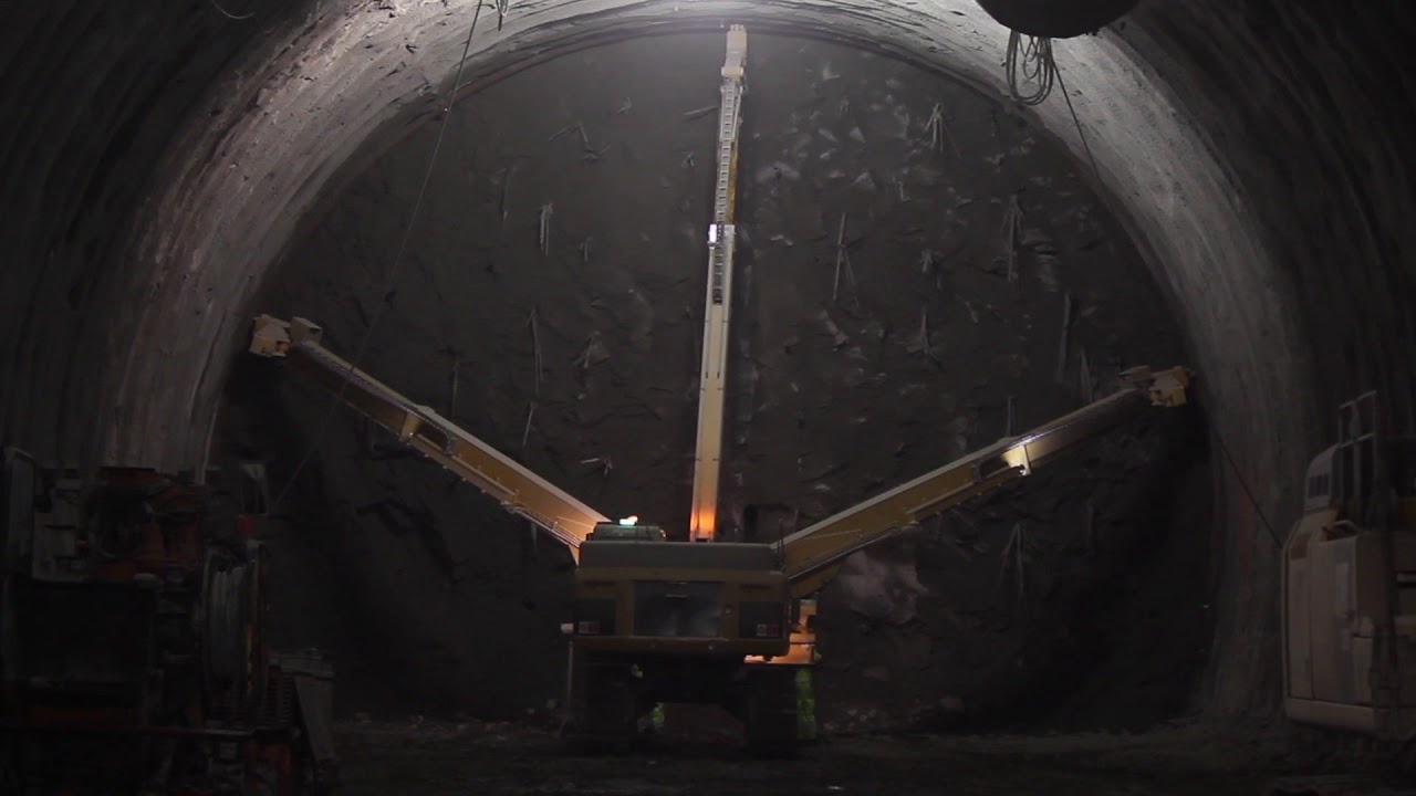 Robotization of the automatic tubular steel arch installation - YouTube