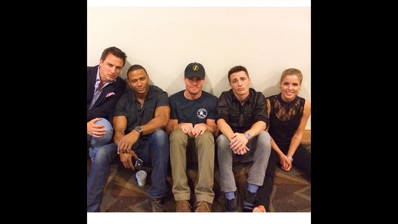 Stephen Amell & The Arrow Cast (Humor) - YouTube
