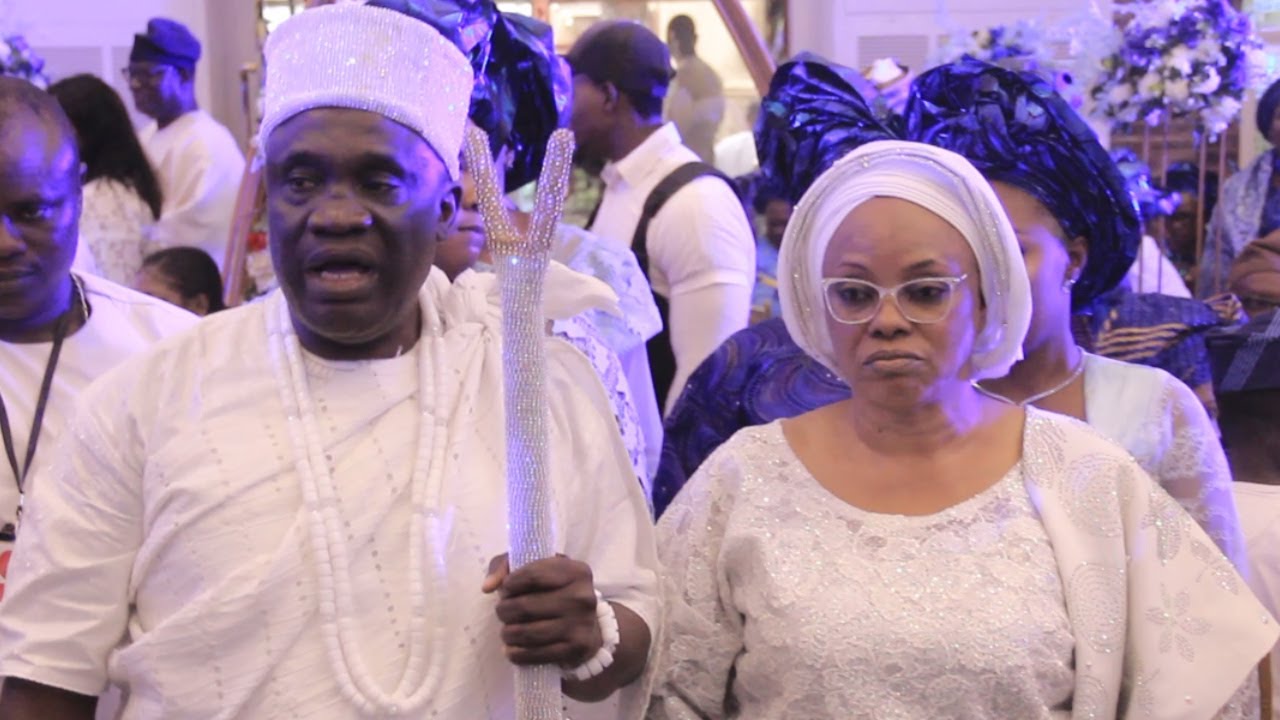 CHECK THE EXPENSIVE DRESS OF MR AKINYELE AND HIS WIFE AS THEY ARRIVED ...