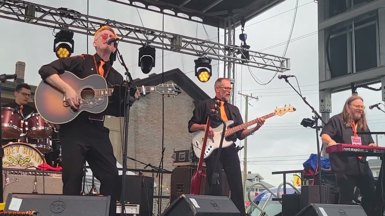 Gavin Pring in George Harry's Son show. AROTR 22(1) - YouTube