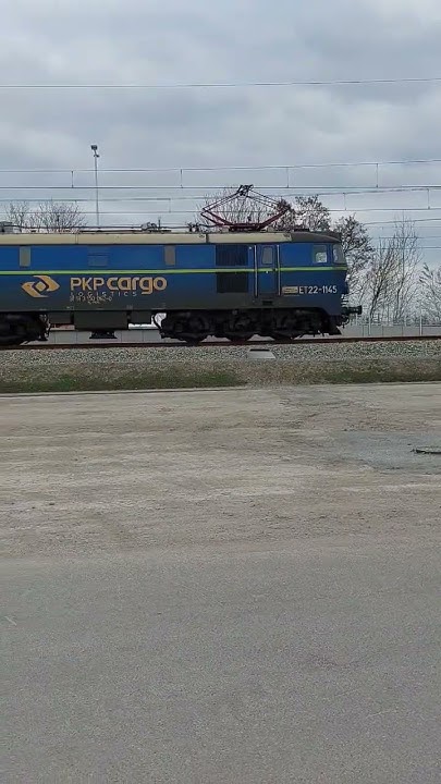 postój et22-1145 że składem mieszanym na stacji Dwikozy #pkp #train #pociąg #kolej # ...