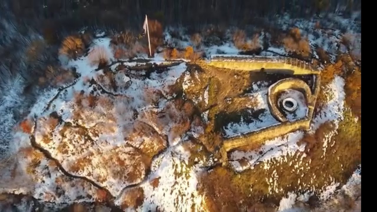 Stari grad Visoki obasjan suncem - YouTube