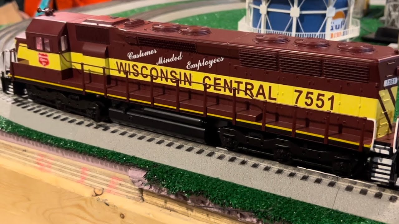 Showing of the features of my MTH Wisconsin Central SD45 @Kellanstrains ...