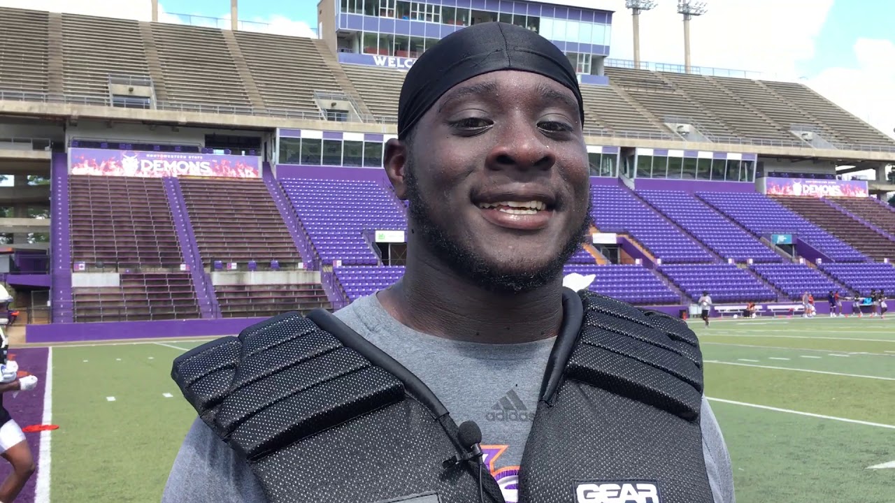 OL Jonathan Hubbard says group has great chemistry in camp - YouTube