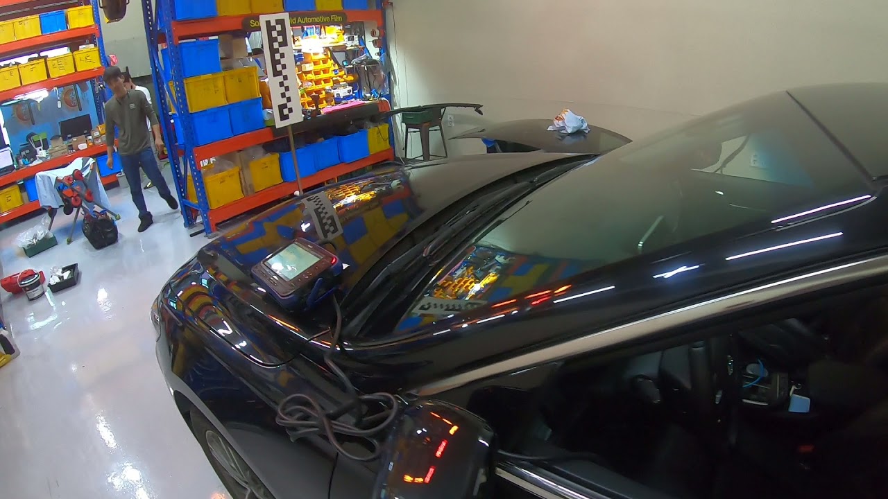 현대자동차 그랜저 Ig 차량의 전면유리교체 앞유리교환 수리이후에 바로 차량의 운전이 가능하도록 열처리 경화건조를 하는