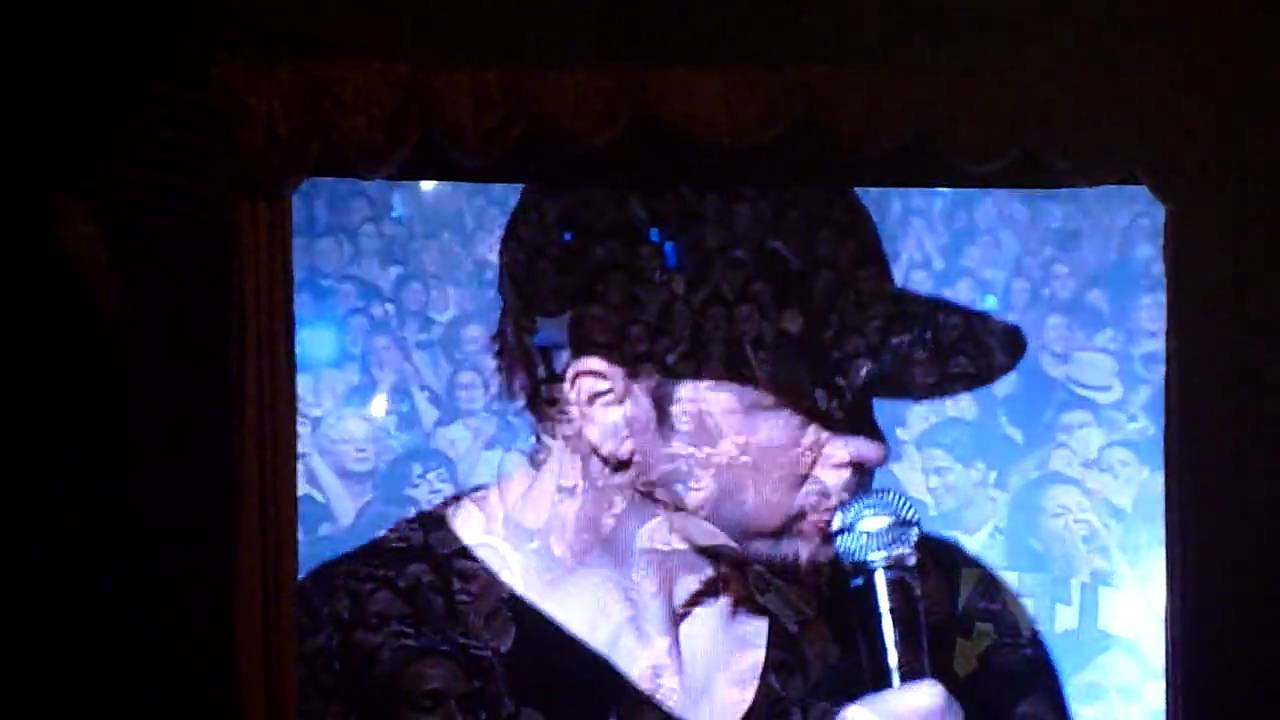 Donnie Wahlberg crying at RCMH - YouTube