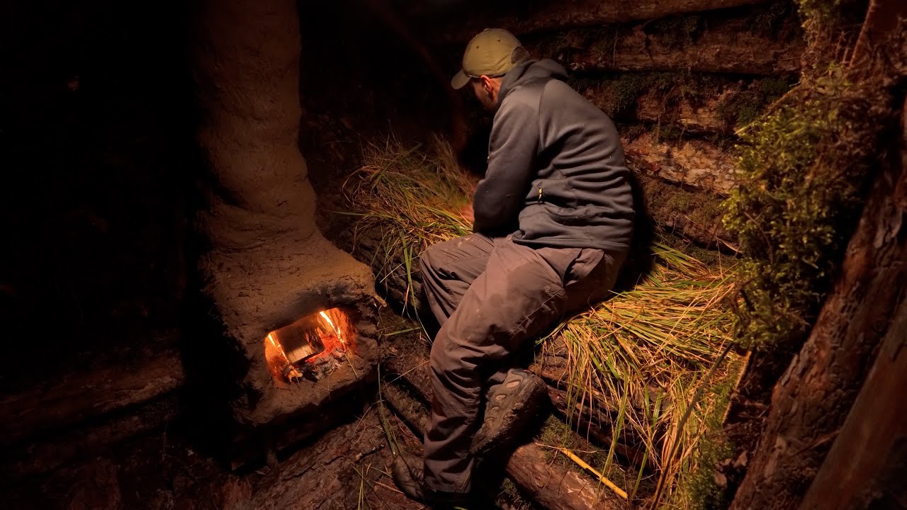 Building a Warm Log Cabin, with a clay stove. Cozy Shelter, Secret ...