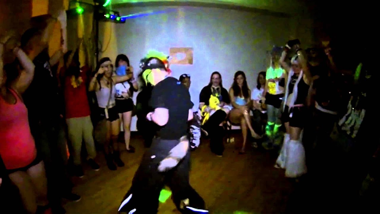 Shuffling Through The Tardis [SHUFFLE BATTLE] - YouTube