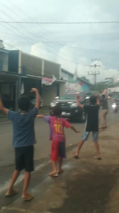 BABY QUEEN full Basuri suka suka joget di pinggir jalan #basuri - YouTube