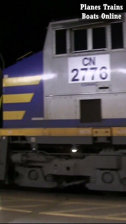 #shorts CN M301 Manifest Train CN 3182 & CN 2776 Locomotives #railfan - YouTube