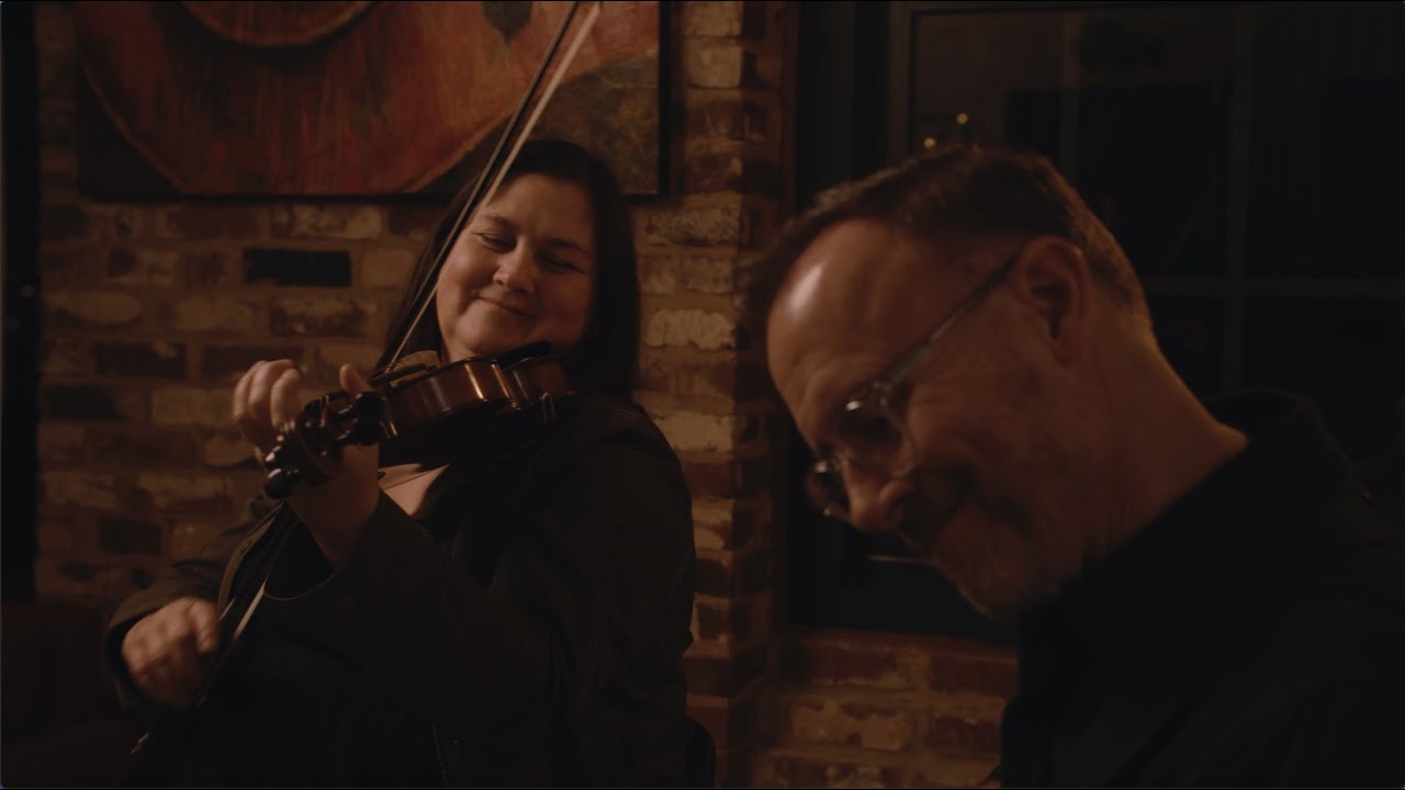 Bella Issakova & Randy Clepper - Bill Malley's - YouTube