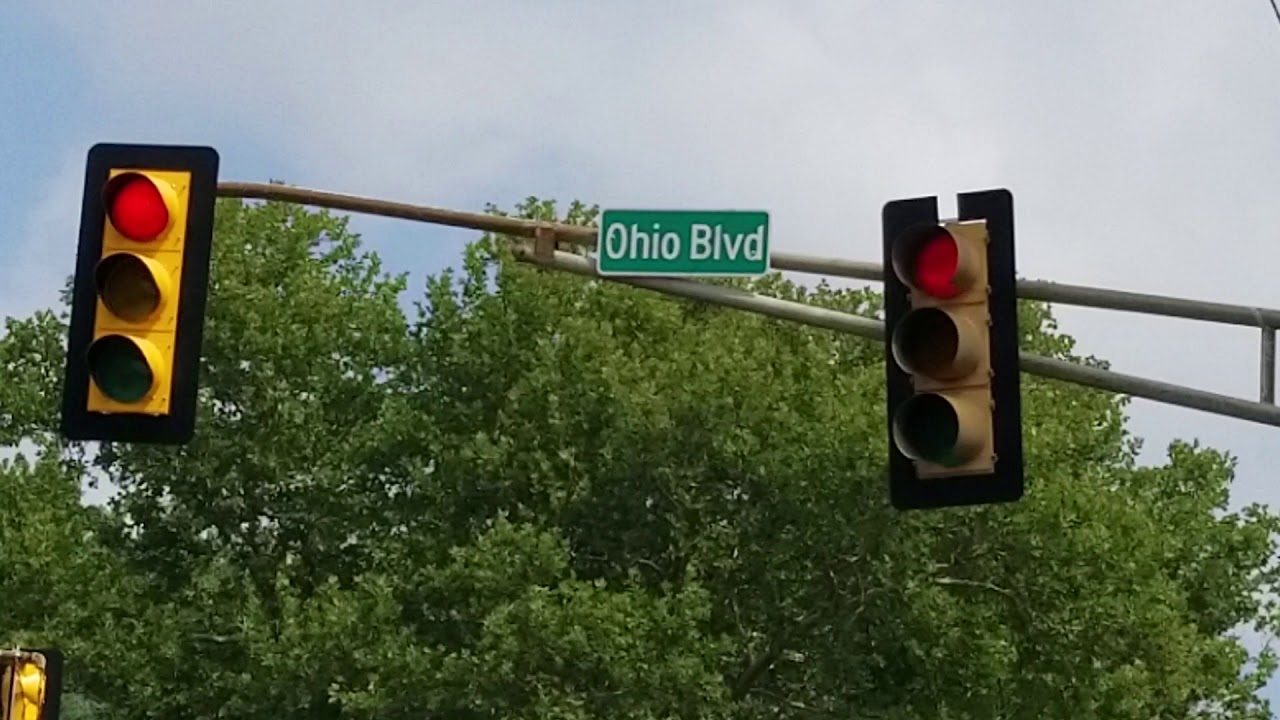 Durasig and 12 inch Eagle Flat-back Traffic Lights - YouTube