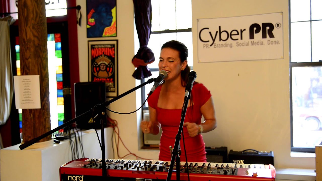 Jessi Teich: Live at Ariel Publicity's Music Showcase (covering Cry Me ...