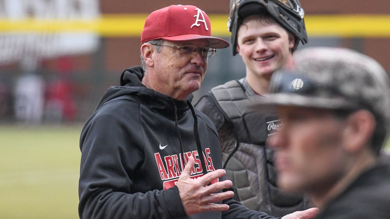 Razorbacks coach Dave Van Horn on first scrimmage Friday - YouTube