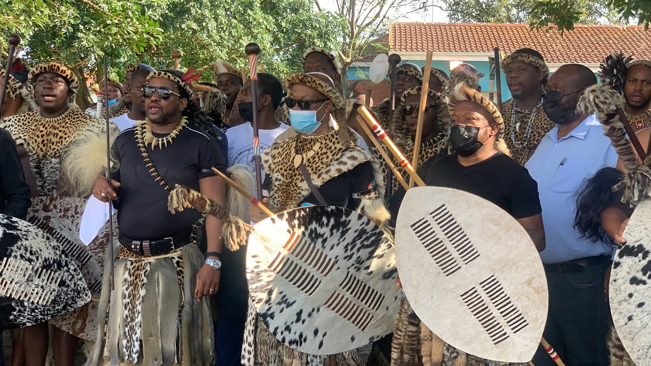 UMkhosi wamaGanu eNgwavuma iNgonyama ihambisana neButho layo. - YouTube