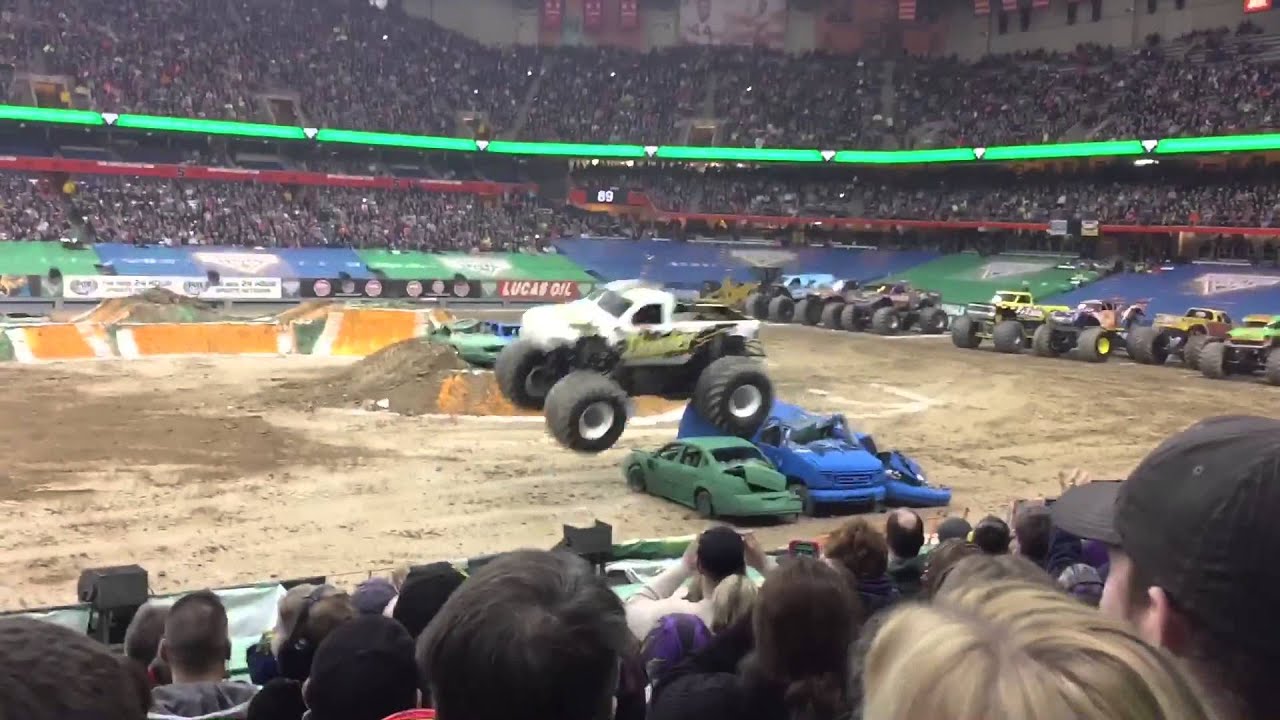 2015 Monster Jam Syracuse - Highlights Video from the front row - YouTube