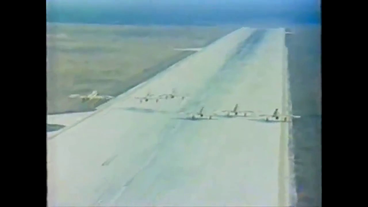 Yugoslav air display team Letece Zvezde with Jastreb IJ21 - YouTube