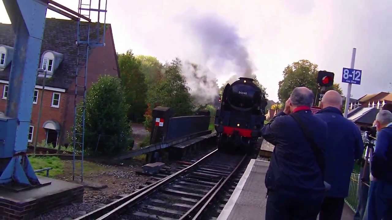 34046 Braunton and 34007 Wadebridge light loco move to Alton - YouTube
