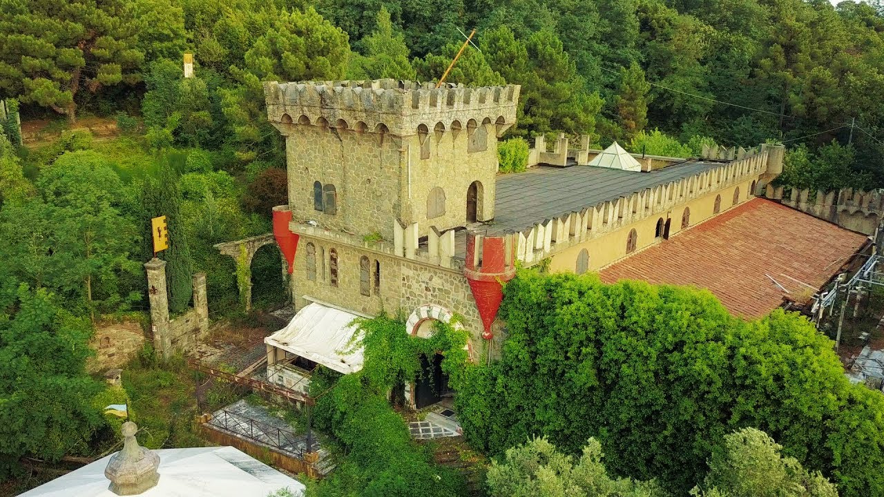 Abandoned Medieval style Castle Nightclub / Urbex Lost Places Italy ...