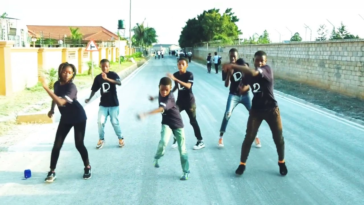 Mercy chinwo Na You Dey Reign (Dance by limitless Dance crew) - YouTube