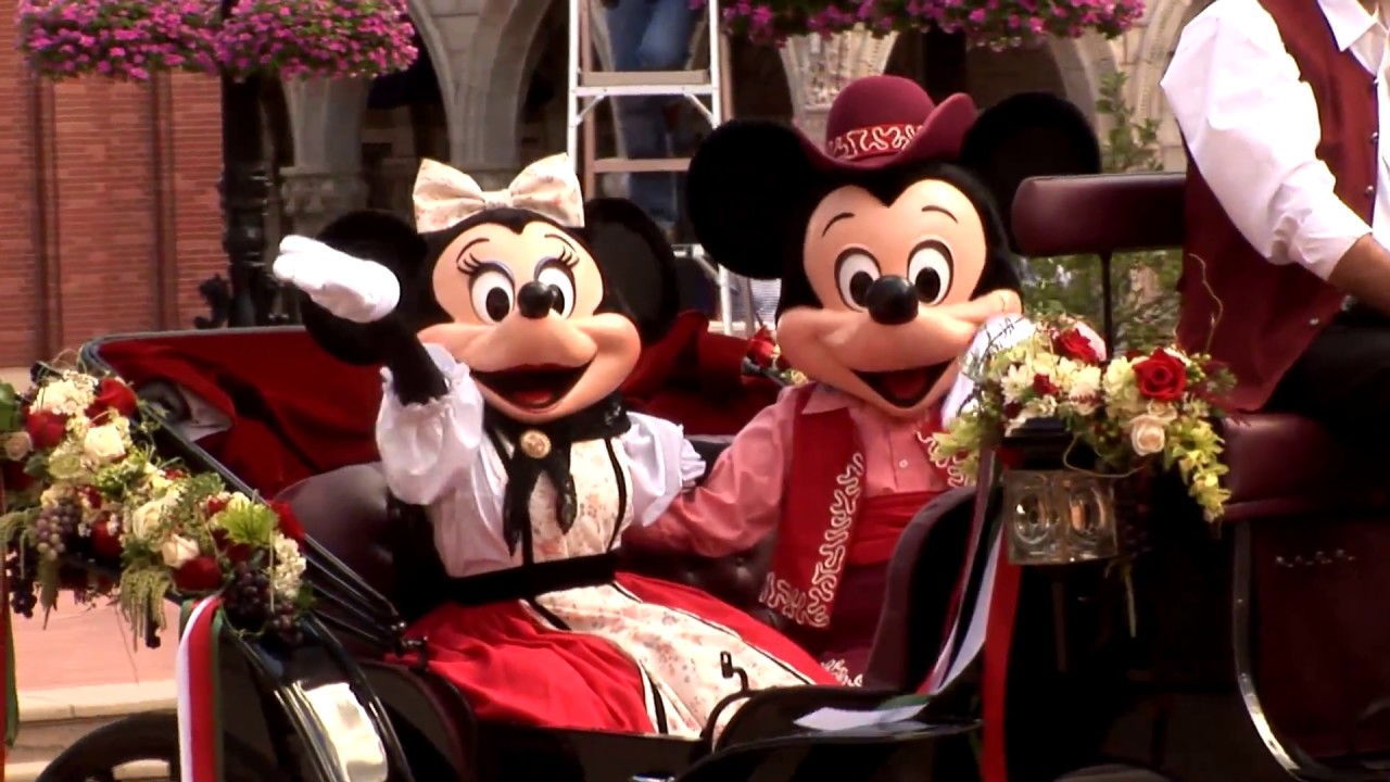 Grand opening of Via Napoli pizzeria in the Italy pavilion at Epcot in ...