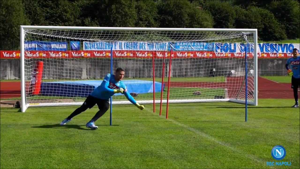 Entrenamiento Porteros SSC Napoli - YouTube
