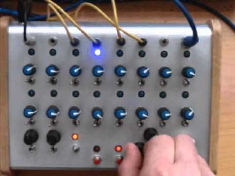 IC 4015+IC 4046=16Step Random-Sequenzer + Basssynth+CV Filter - YouTube