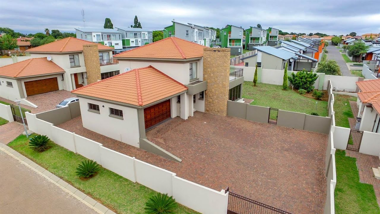 3 Bedroom Townhouse for sale in Mpumalanga | Witbank | Reyno Ridge ...