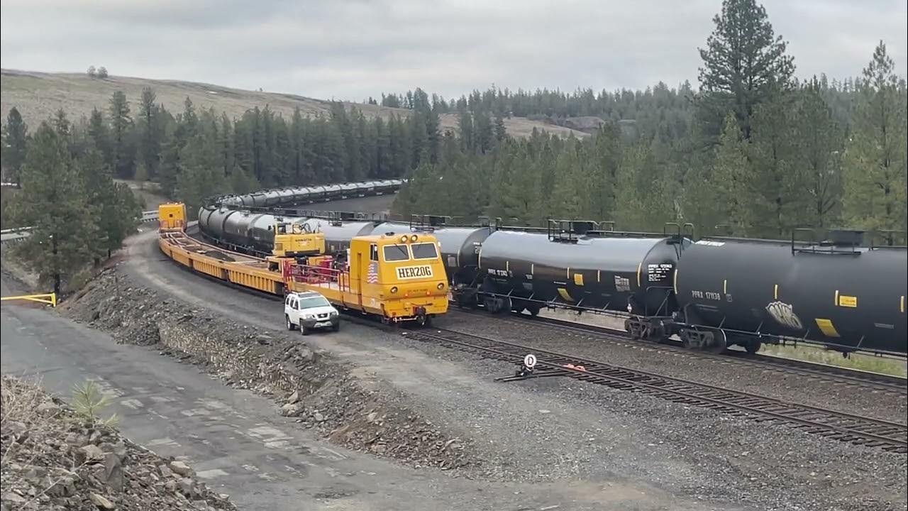 1/6/2025 BNSF 5529 westbound oil taking the high side on the spokane sub - YouTube