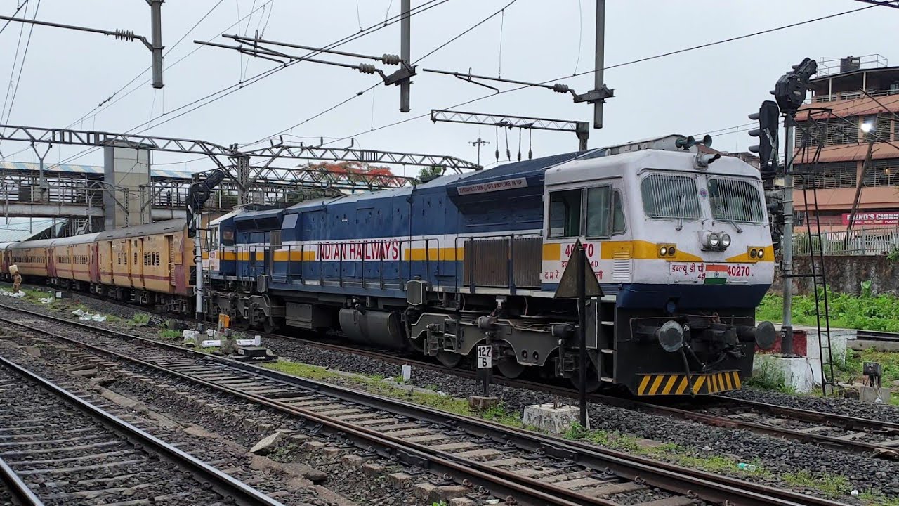 Jet Engine Sound of WDP4D departing Lonavla Station - YouTube