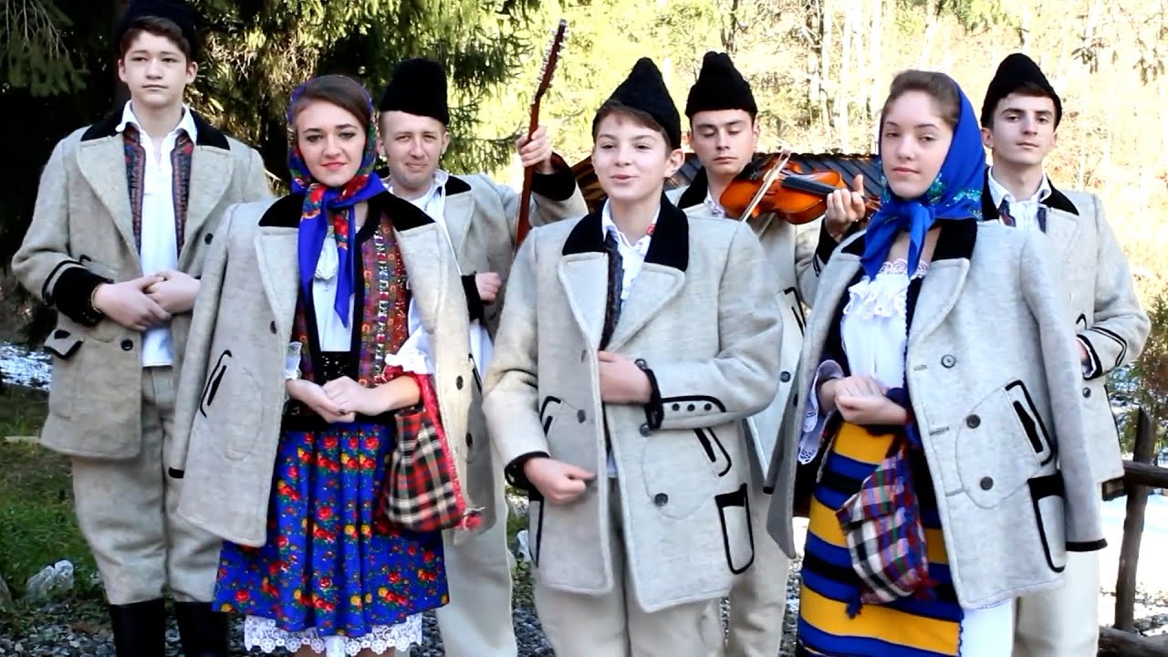 In seara de Craciun - Colinde Traditionale Romanesti - YouTube